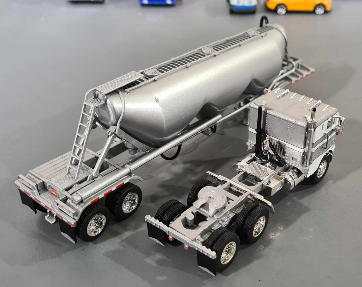 1/64 DCP FREIGHTLINER COE IN WHITE/SILVER WITH 3 DROP PNEUMATIC TANKER ...