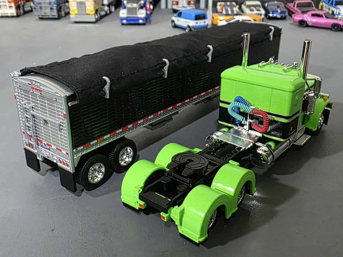 1/64 Dcp / First Gear Peterbilt 359 Green And Black With 43Ft Grain Tr ...