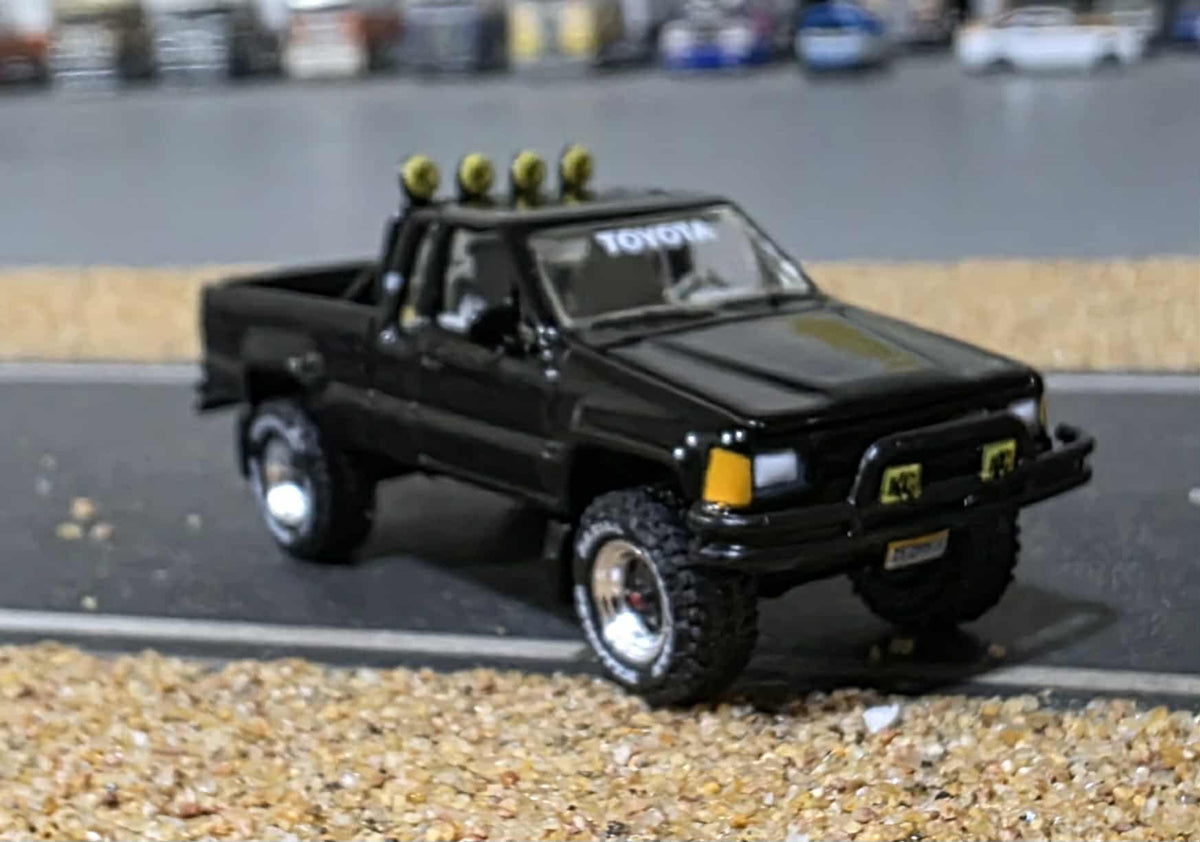 1/64 SCALE JOHNNY LIGHTNING BACK TO THE FUTURE TOYOTA HILUX NEW ON DIS ...